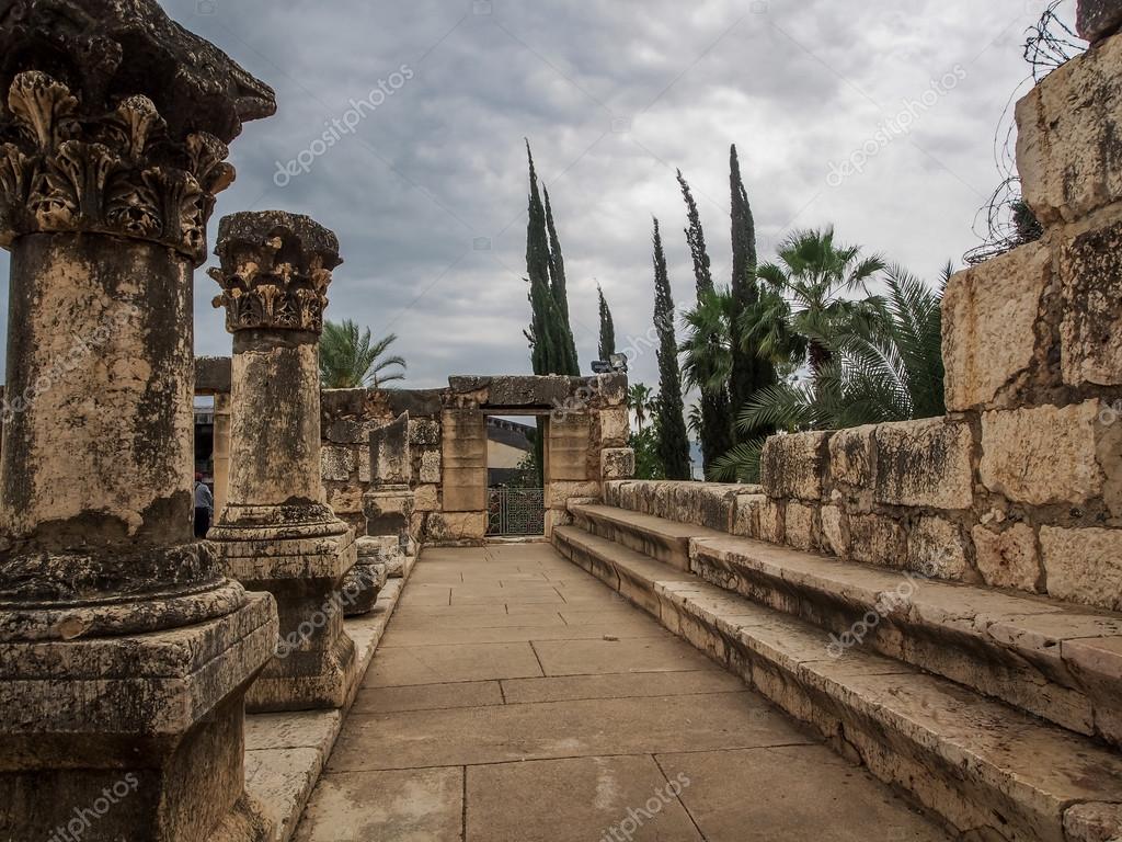 Ruins of synagogue in Capernaum, Israel — Stock Photo © alefbet #104020972