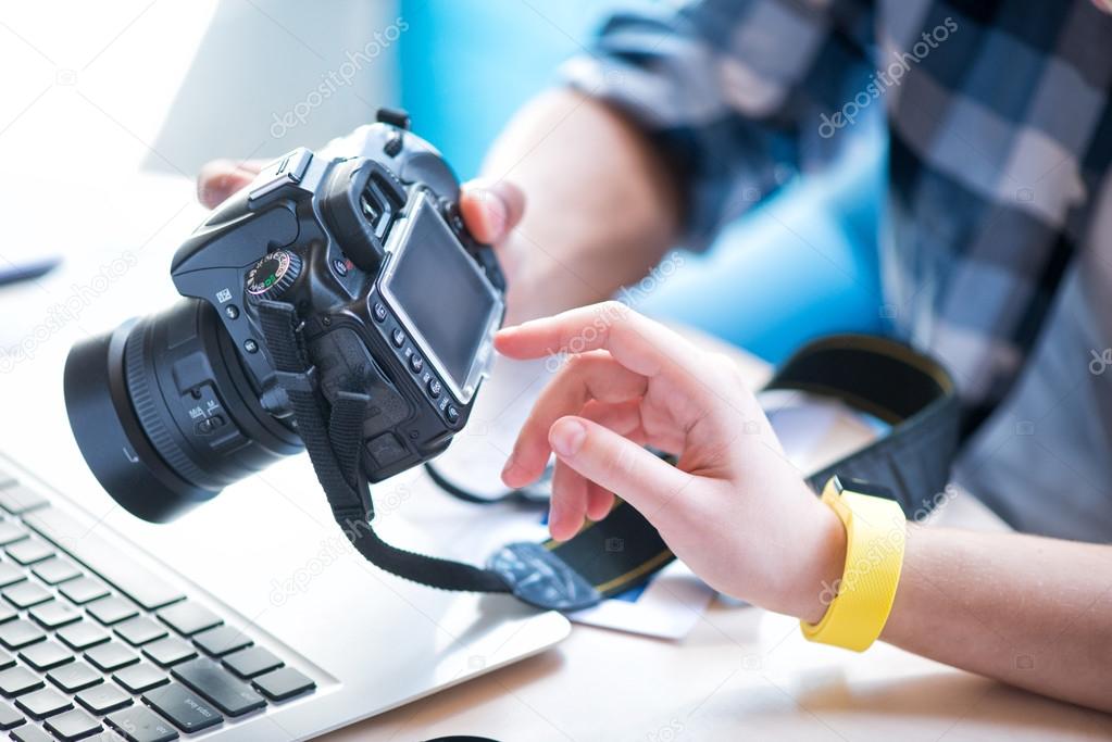 Nice couple using photo camera Stock Photo by ©Dmyrto_Z 108277944