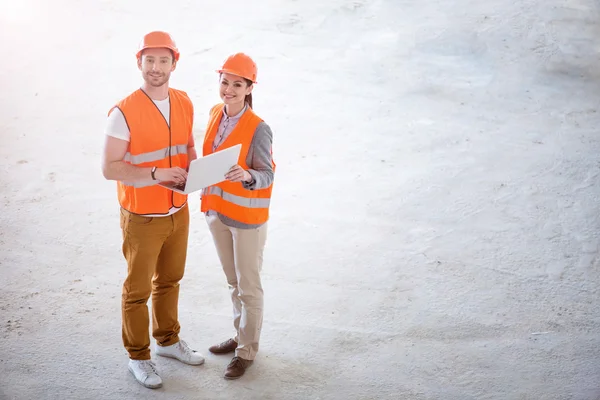 Modern building and workers Stock Photo by ©Dmyrto_Z 111723720