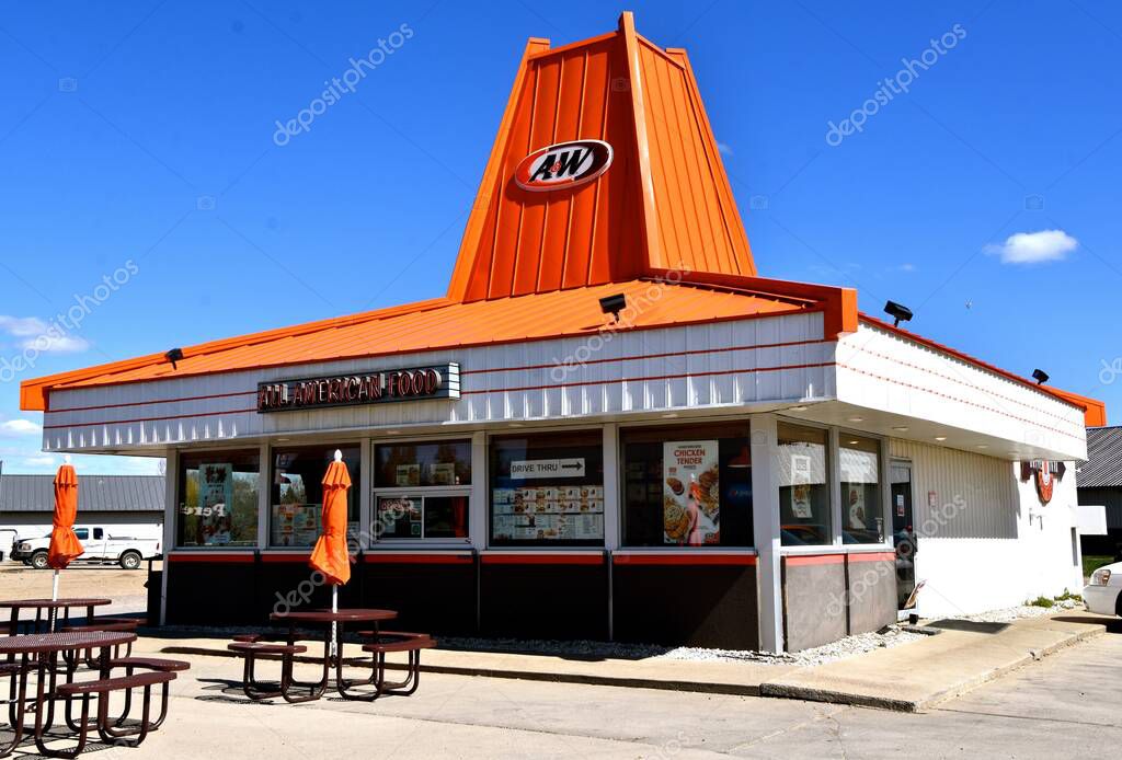 WEBSTER, SOUTH DAKOTA, 8 de mayo de 2021: El edificio de un restaurante ...