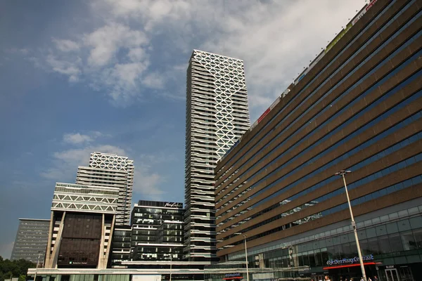 Imágenes de Plaza moderna y rascacielos, fotos de Plaza moderna y rascacielos sin royalties ...