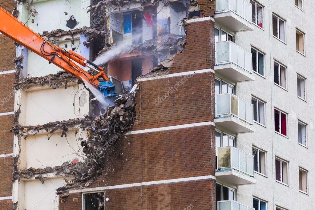 Inner city demolition of High rise building — Stock Photo © jenbray ...