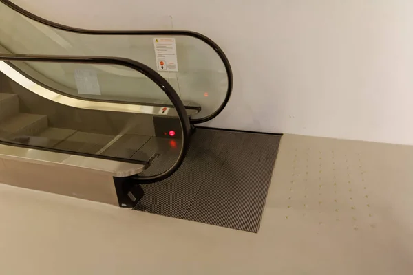 Fotos de Escalator lock, Imagens de Escalator lock sem royalties ...