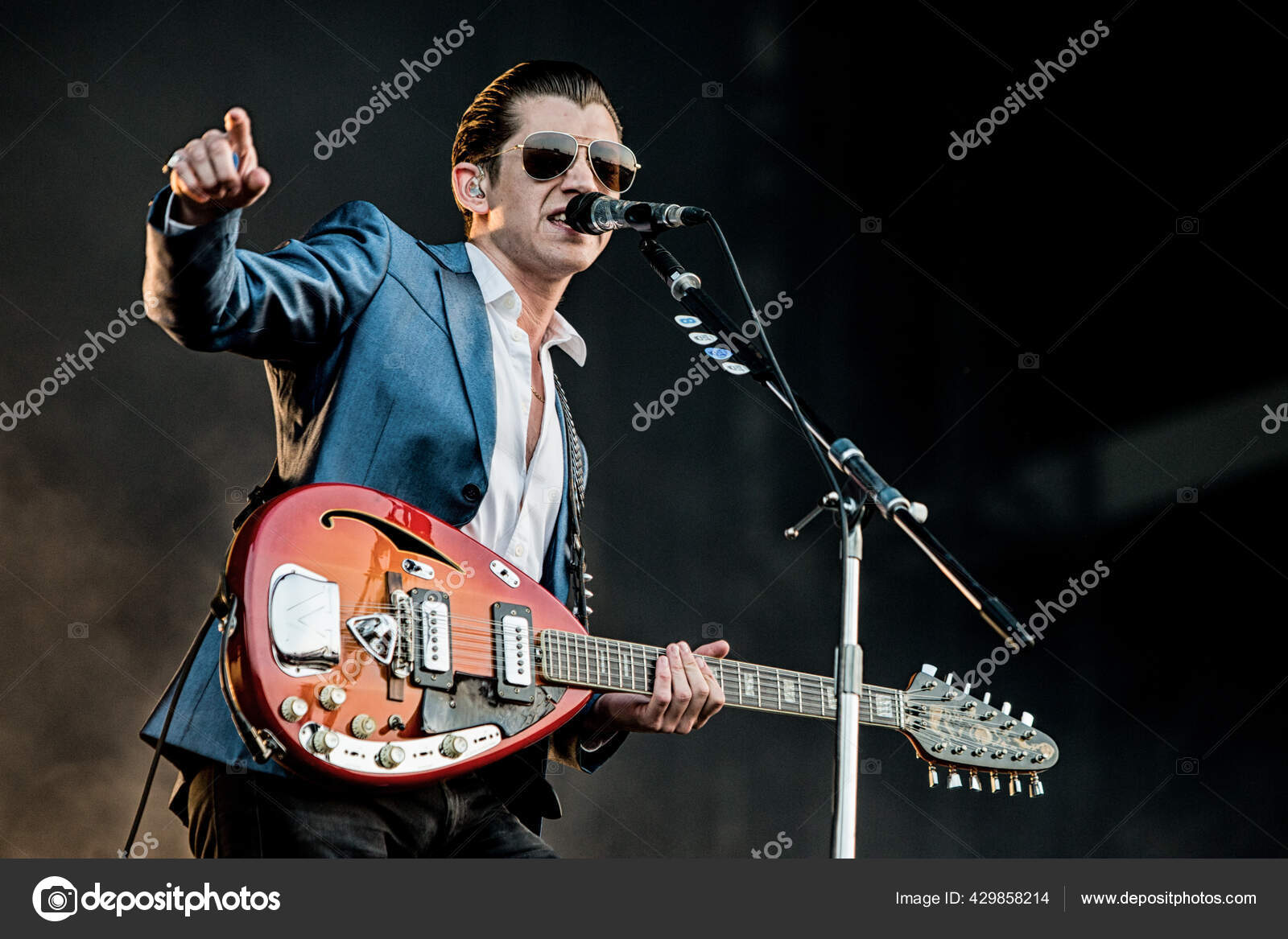 Arctic Monkeys Performing Stage Music Festival — Stock Editorial Photo ...