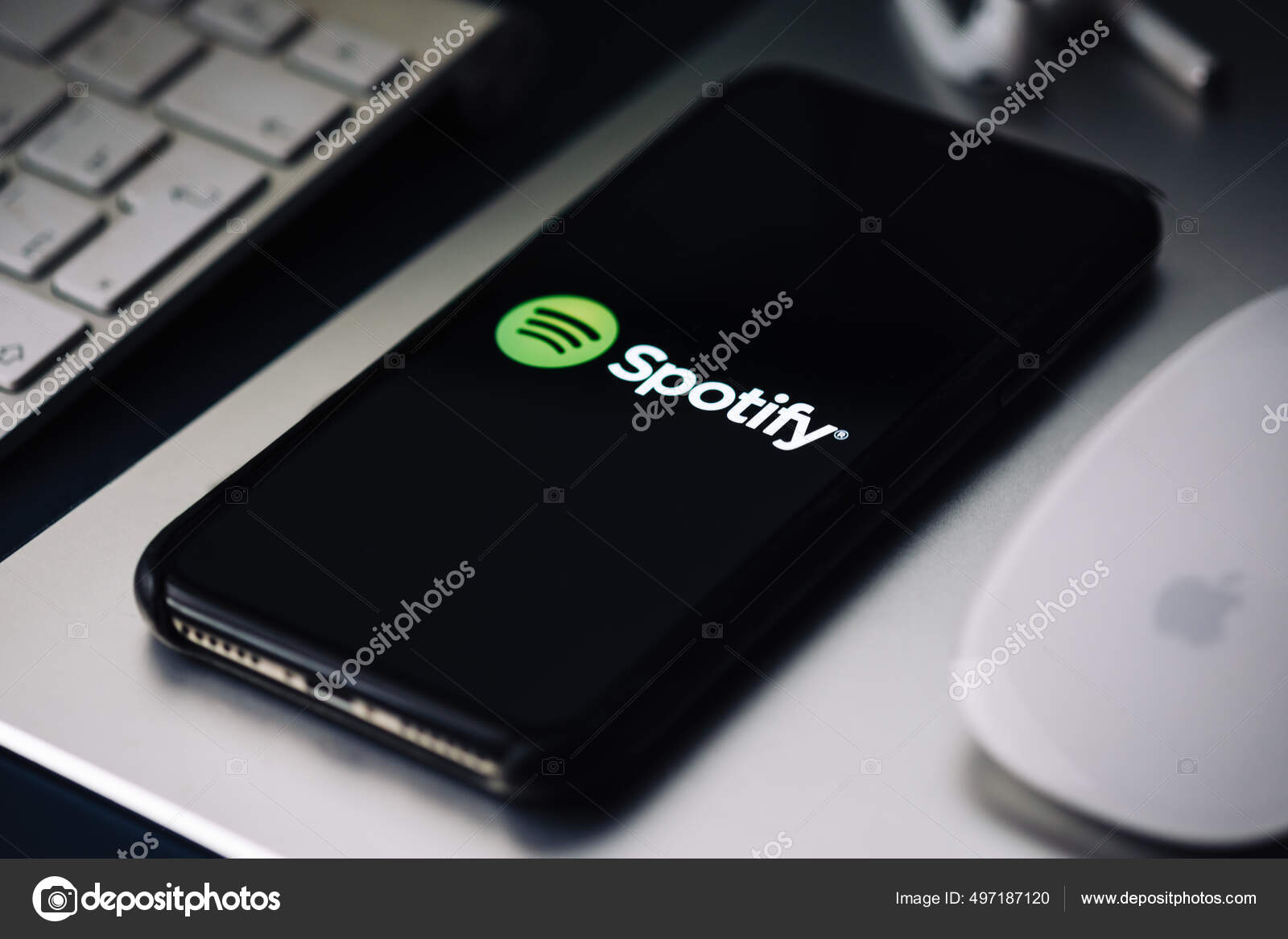 Spotify Logo Smartphone Screen — Stock Editorial Photo © nikkimeel ...