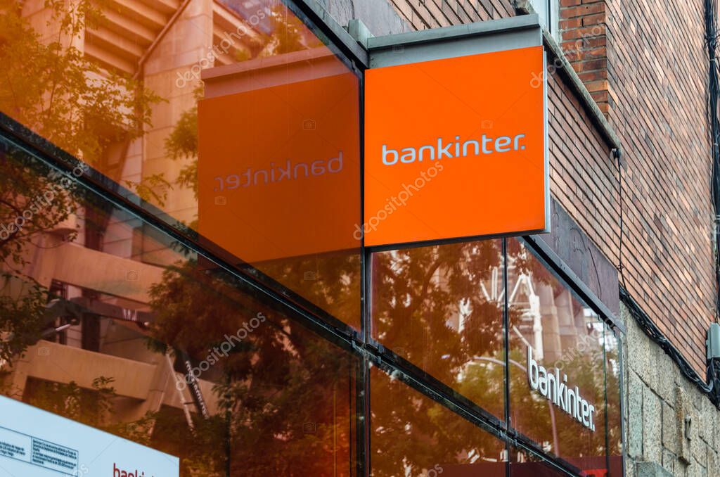 MADRID, ESPAÑA - 13 DE SEPTIEMBRE DE 2021: Logotipo de Bankinter en una ...