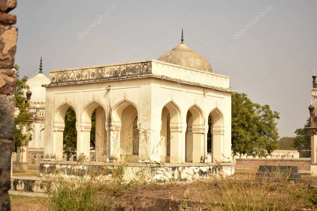 La tumba del sultán Quli Qutb Mulk fue construida en 1543. Siete tumbas ...