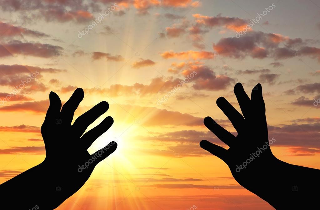 Fotos de Silueta de manos orantes - Imagen de © Prazisss #91477250