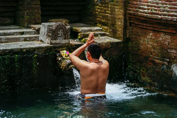 Cleansing ceremony, Bali Temple – Stock Editorial Photo © chenws #54495431