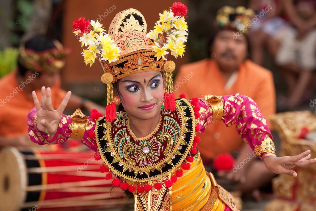 Balinese dance performance – Stock Editorial Photo © chenws #87495728