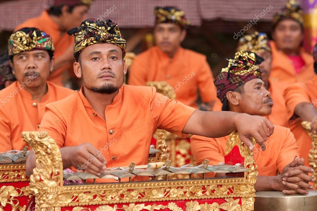 Balinese gamelan music performance – Stock Editorial Photo © chenws ...