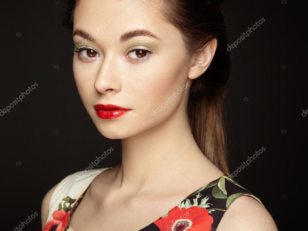 Beautiful woman face. Perfect makeup — Stock Photo © kudryashovaolga ...