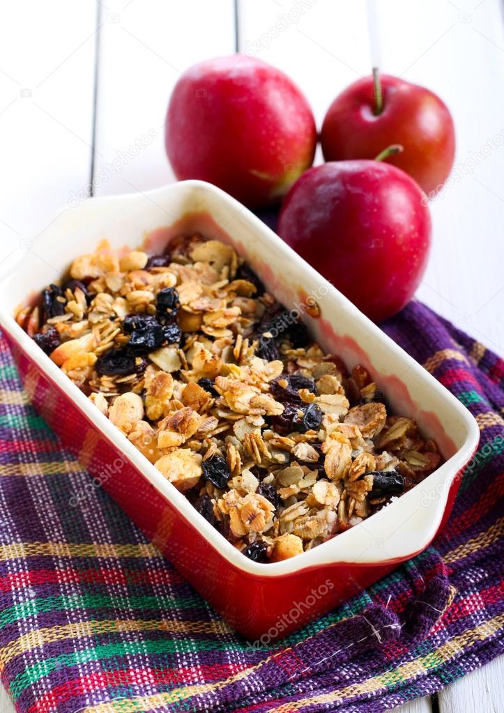 Plum crumble with oat and raisin topping — Stock Photo © manyakotic ...