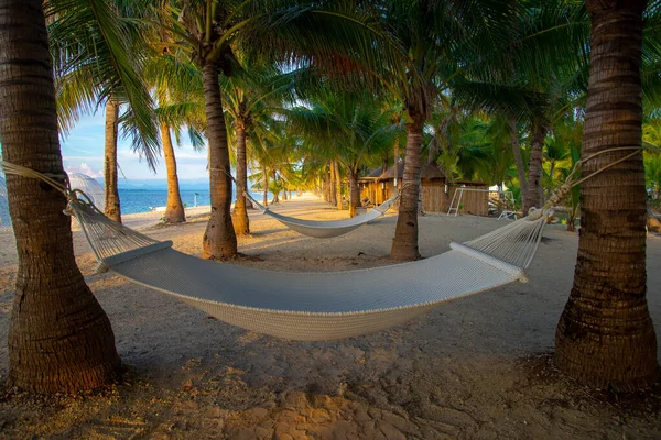 Fotos de Relaxar na rede, Imagens de Relaxar na rede sem royalties ...