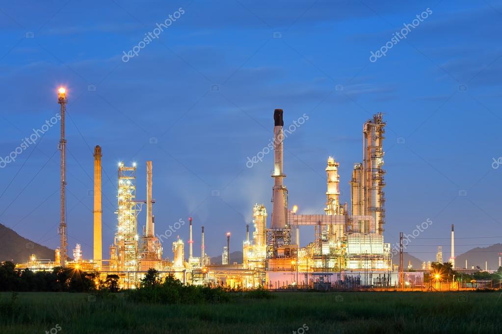 Oil refinery factory Stock Photo by ©roncivil 100514810