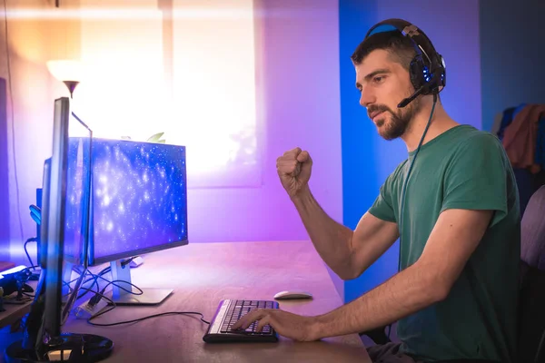 Gamming Pictures, Gamming Stock Photos & Images | Depositphotos®