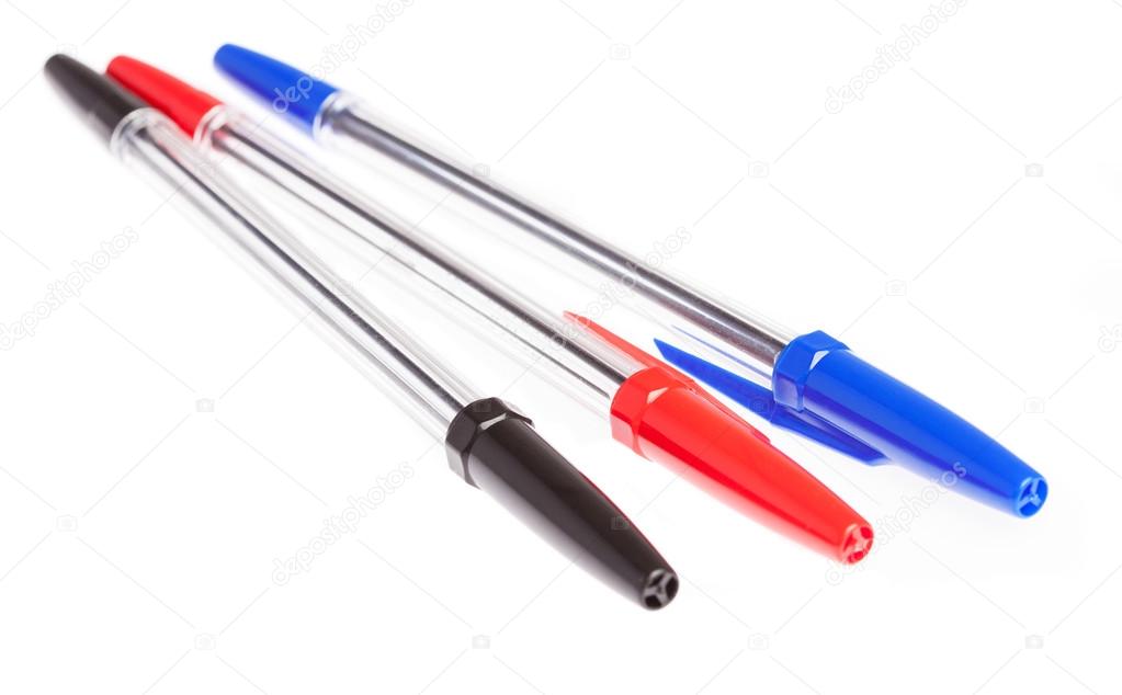 Pluma negra, azul y roja aislada — Fotos de Stock #67005645