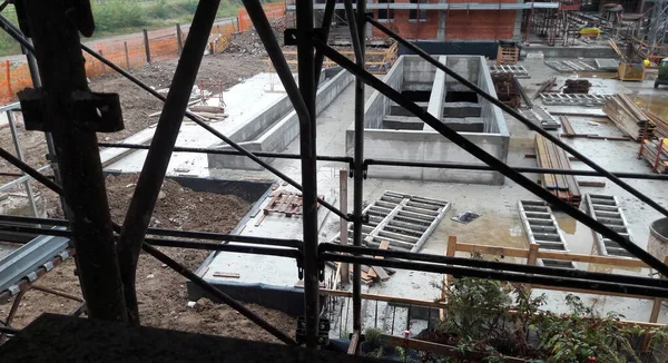 Konstruksi teras fotos de stock, imágenes de Konstruksi teras sin ...