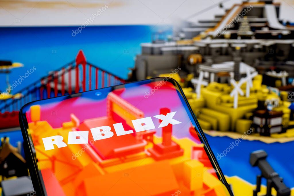 Kazan, Rusia - 25 de agosto de 2021: Roblox es una plataforma de juegos ... Kazan, Rusia - 25 de agosto de 2021: Roblox es una plataforma de juegos ...