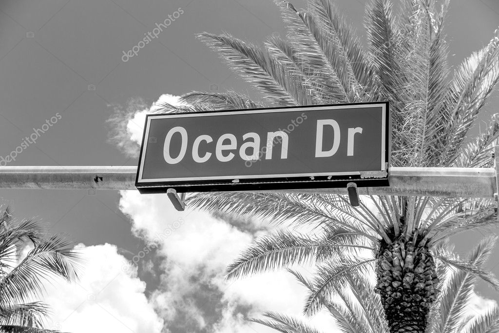Street sign of famous street Ocean Drive in Miami Beach — Stock Photo ...