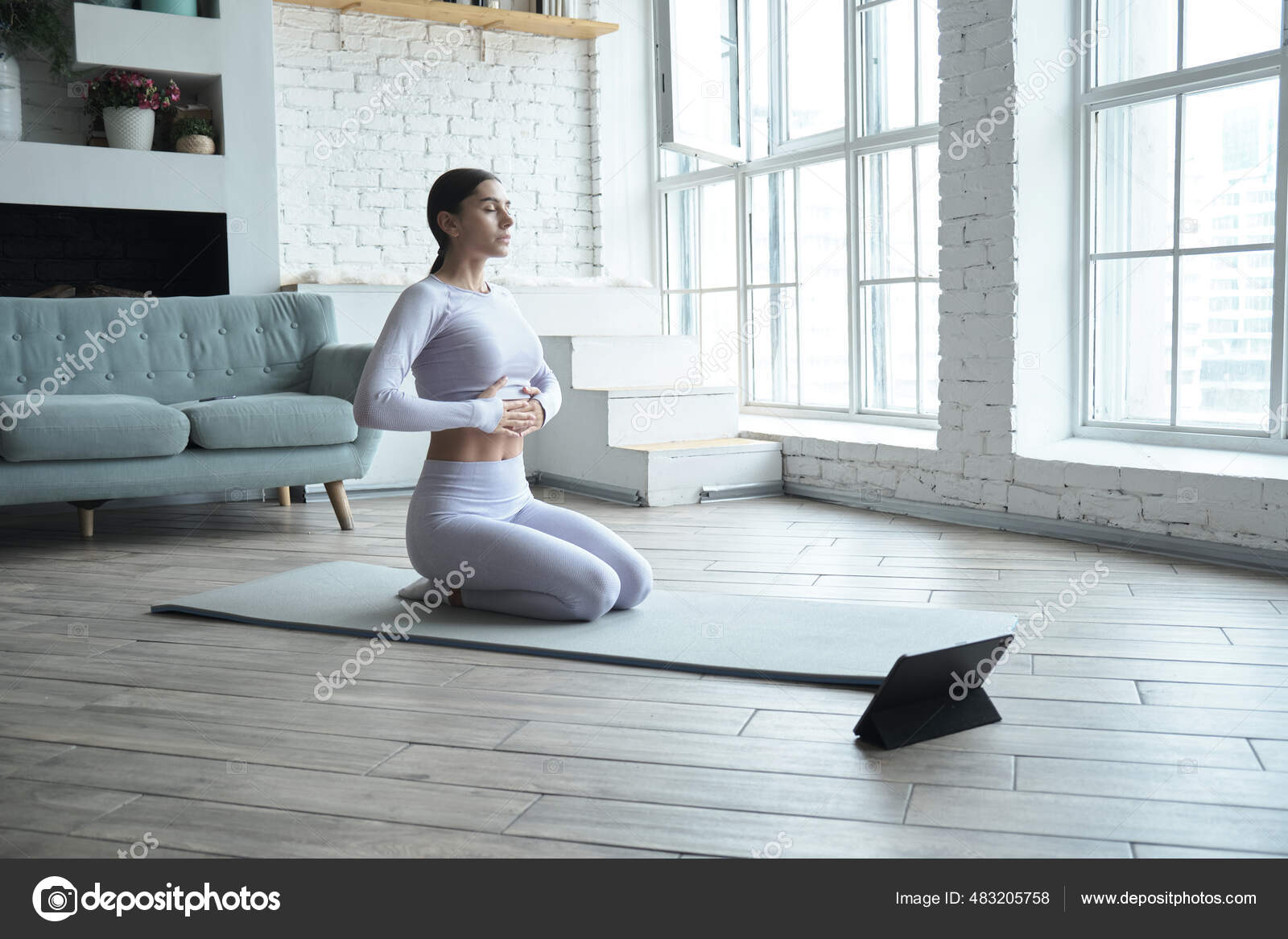 Professional yoga practitioner lady in grey sports suit — Stock Photo ...