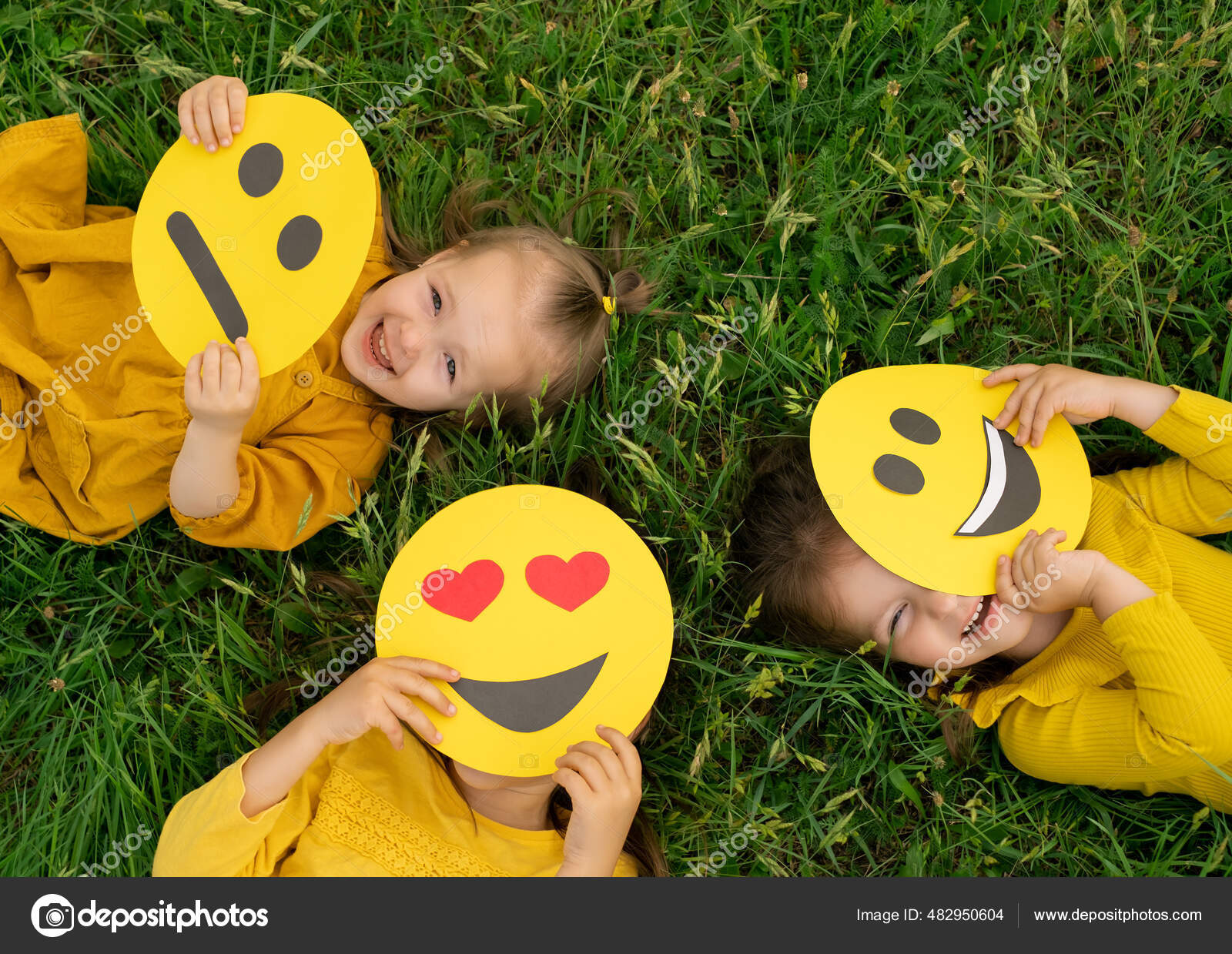 Three Funny Happy Girls Hide Look Out Faces Emoticons Different — Stock ...