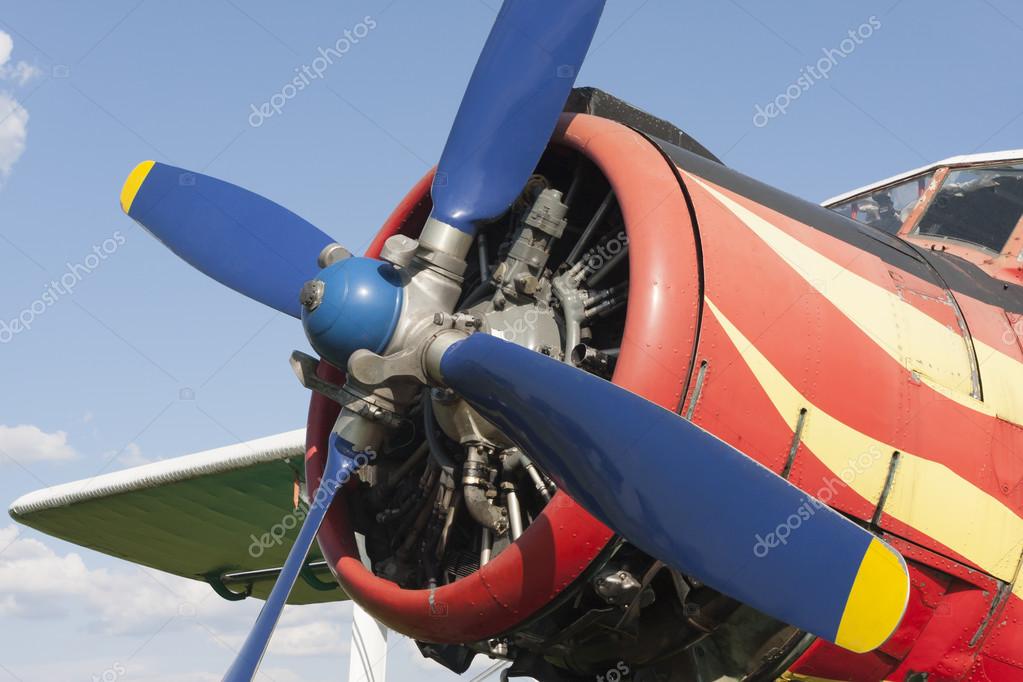 Aircraft engine and propeller Stock Photo by ©Helinek 111454054