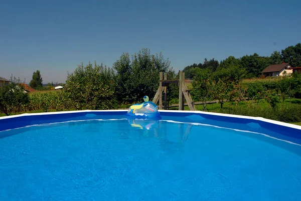 Piscine de cadre images libres de droit, photos de Piscine de cadre ...