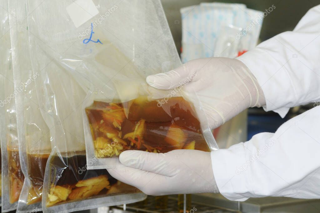 muestras de alimentos para su examen y análisis científicos en un ...