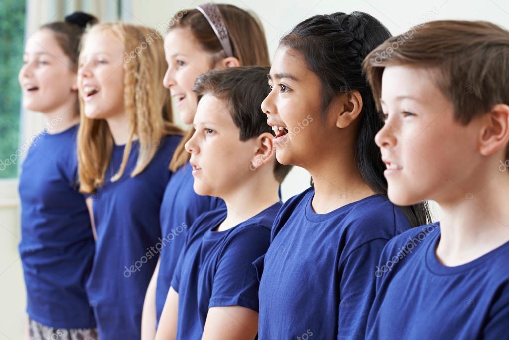 Coro De Niños Cantando