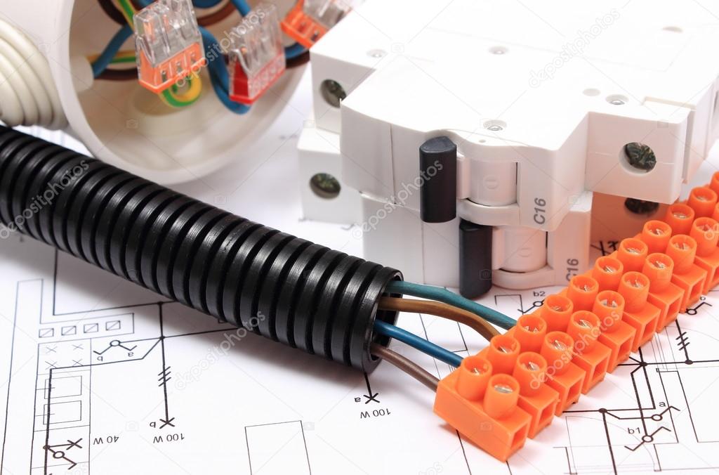 Tubo y componente corrugado para instalaciones el ctricas sobre plano 2024