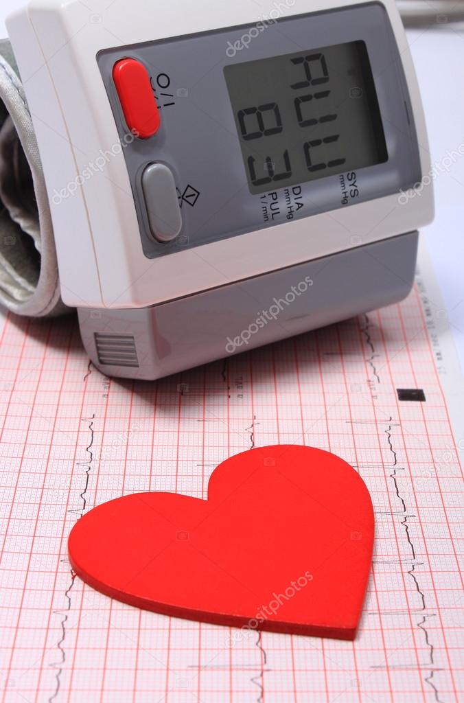 Heart shape and blood pressure monitor on electrocardiogram — Stock ...