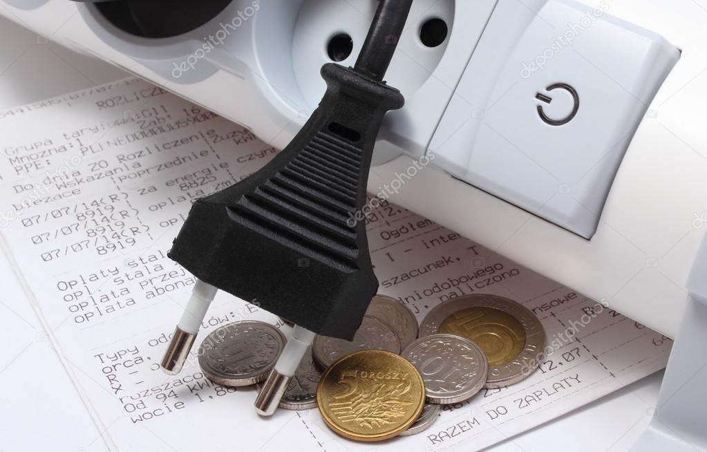 Cables eléctricos desconectados de la tira de alimentación, factura de ...