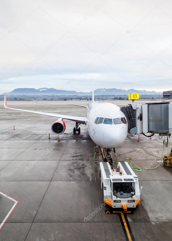 Aircraft Ground Handling at the Airport Terminal Stock Photo by ...