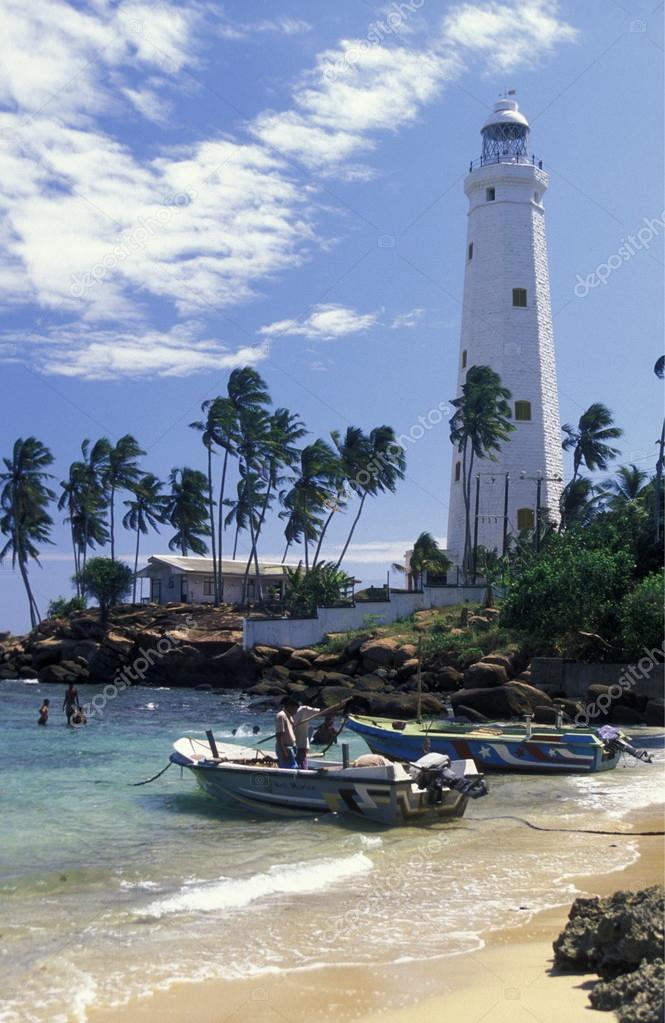 Beach and lighthouse of Matara – Stock Editorial Photo © urf #111219820