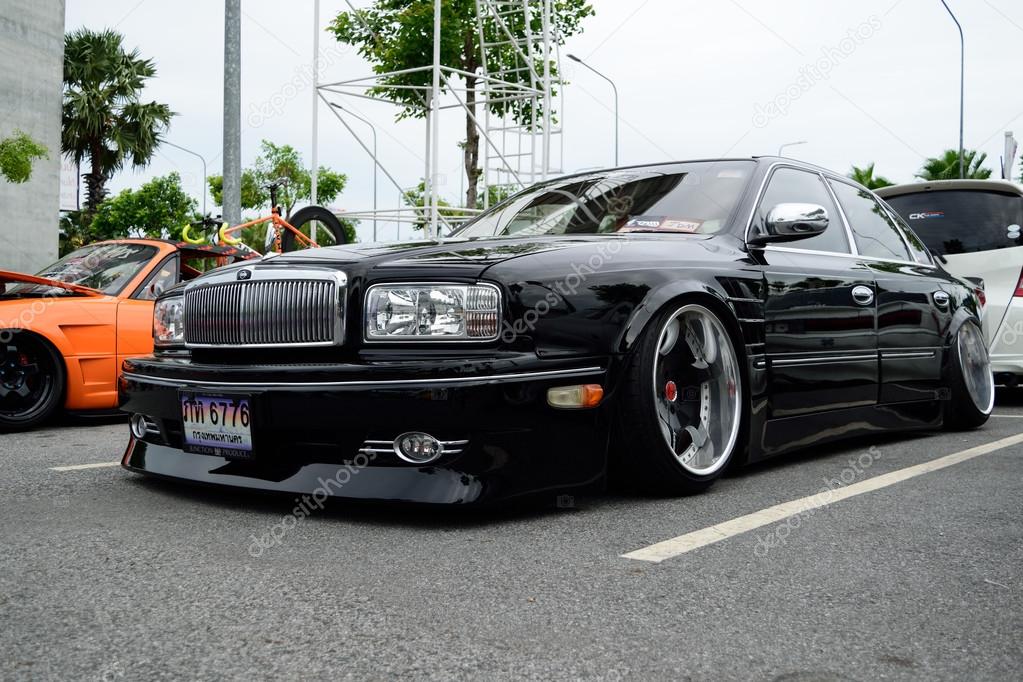 Carro VIP em mag estilo VIP. reunião no.1 — Foto editorial © PongMoji ...
