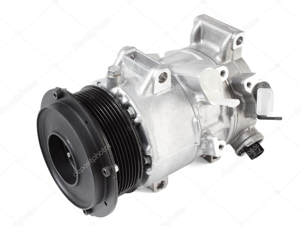 Compressor de ar condicionado automotivo em um branco. peças de carro ...
