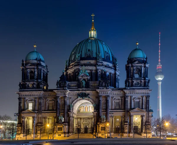 Berlin mass Stock Photos, Royalty Free Berlin mass Images | Depositphotos