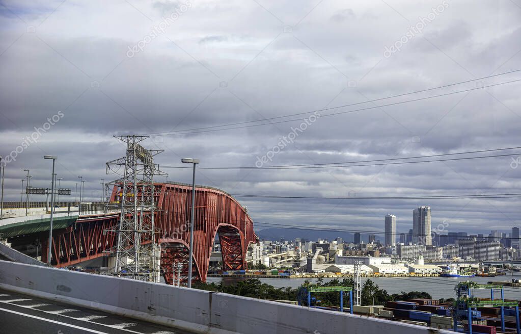 La ciudad y el puente de Minato es un puente de dos pisos en voladizo ...