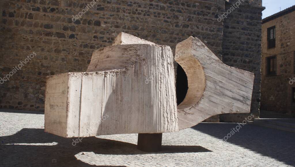 fotográfica con diferentes puntos de vista de la escultura de Eduardo ...