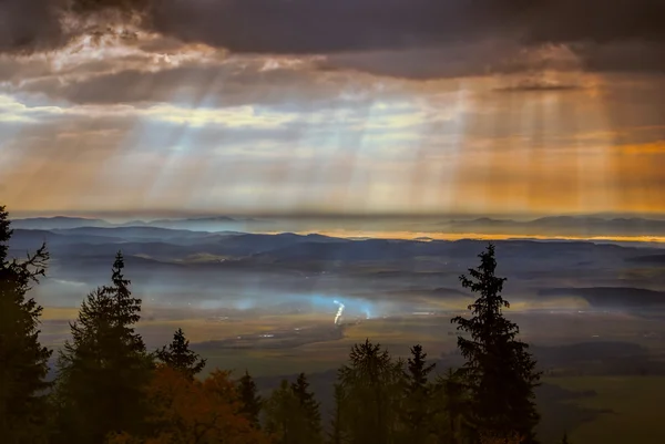 God rays Stock Photos, Royalty Free God rays Images | Depositphotos