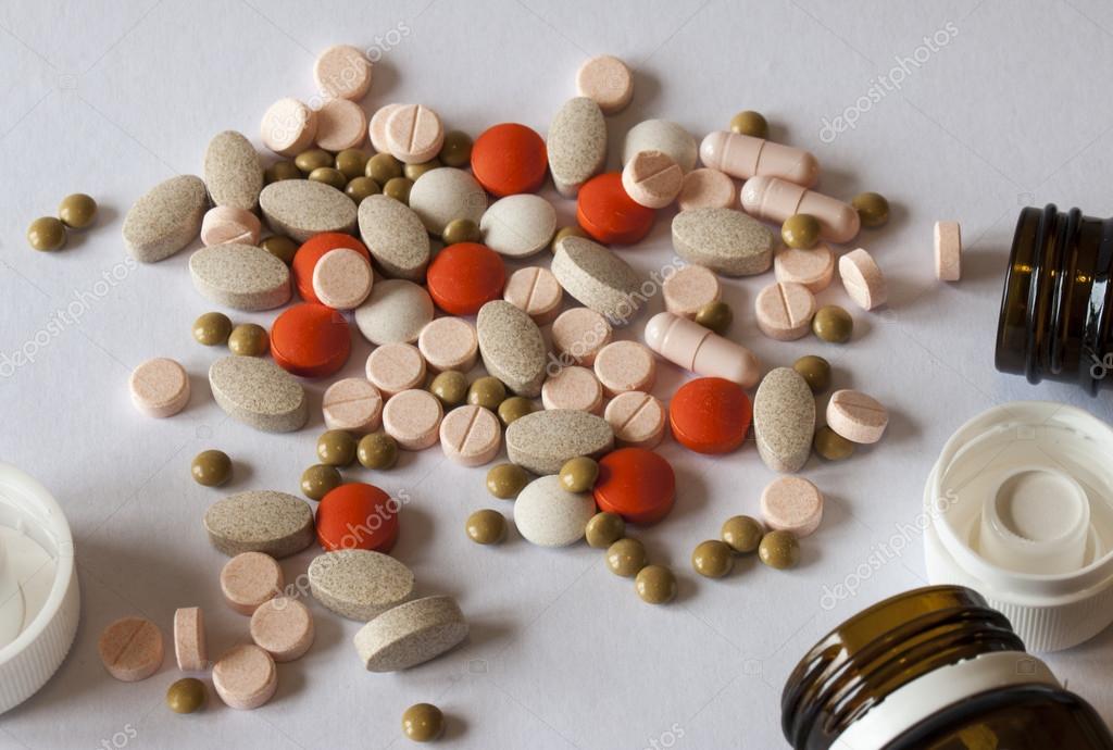 Diferentes tipos de pastillas — Foto de stock © StanleyR #69645825