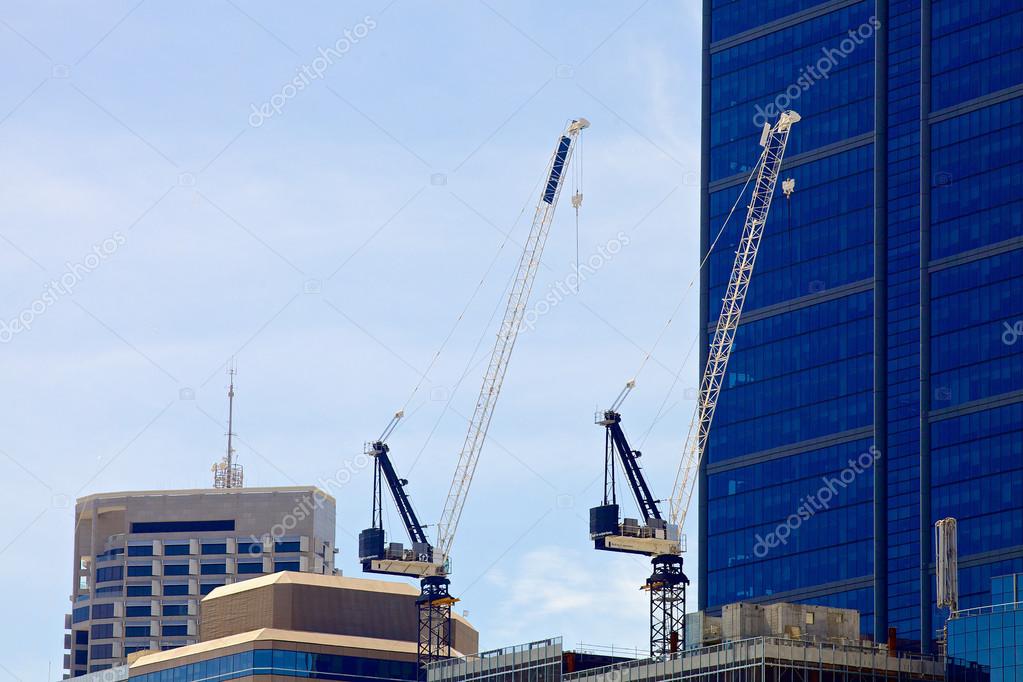 Crain on a new constraction site of high-rise building – Stock ...