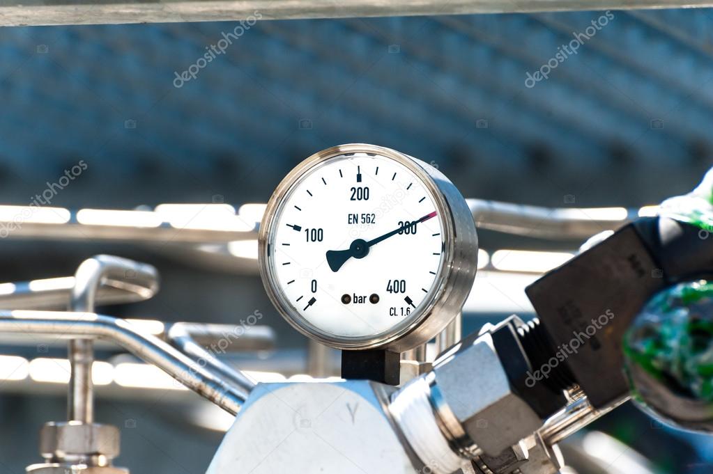 Pressure gauge for measuring pressure in the system — Stock Photo ...