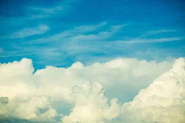 Cielo turquesa fotos de stock, imágenes de Cielo turquesa sin royalties ...