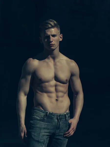 Alexander Ludwig Flexing