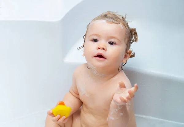 Crianca tomando banho Stock Photos, Royalty Free Crianca tomando banho ...