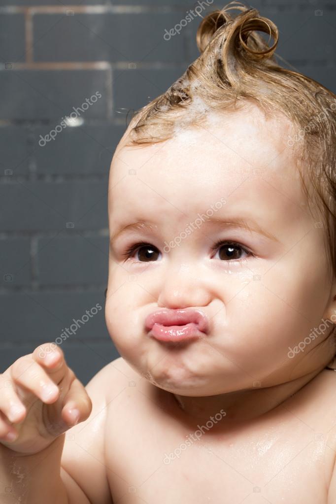Baby boy with round cheeks in bath — Stock Photo © Tverdohlib.com #77739194