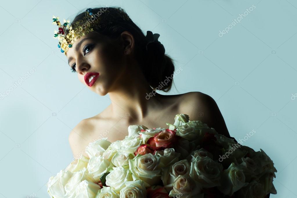Queen with rose bouquet — Stock Photo © Tverdohlib.com #93594074