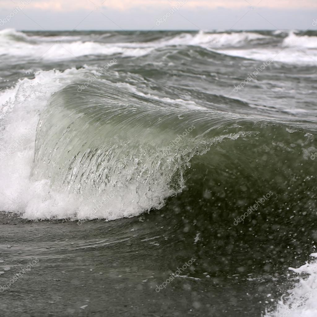 Big wave crests with spindrifts Stock Photo by ©Tverdohlib.com 94935826